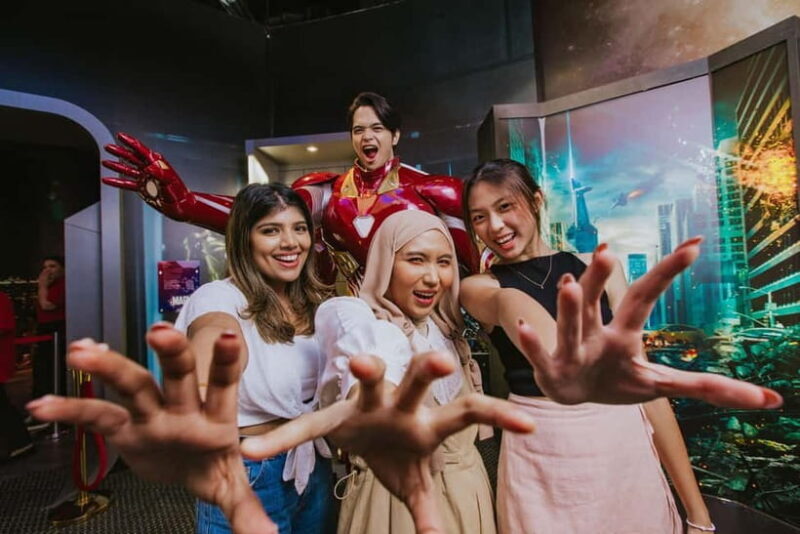 Singapore: Madame Tussauds Wax Museum - How Does It All Fit Together?