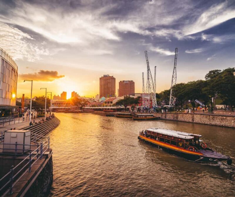 Singapore Marina Bay Night Walk with Spectra & Rhapsody Show - A Nighttime Stroll Through Singapore’s Iconic Marina Bay