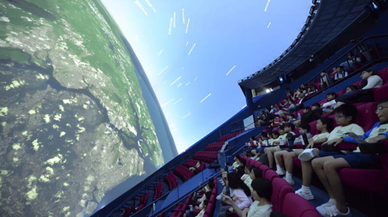 Singapore: Omni Theatre IMAX Show Admission Ticket - A Close Look at the Experience