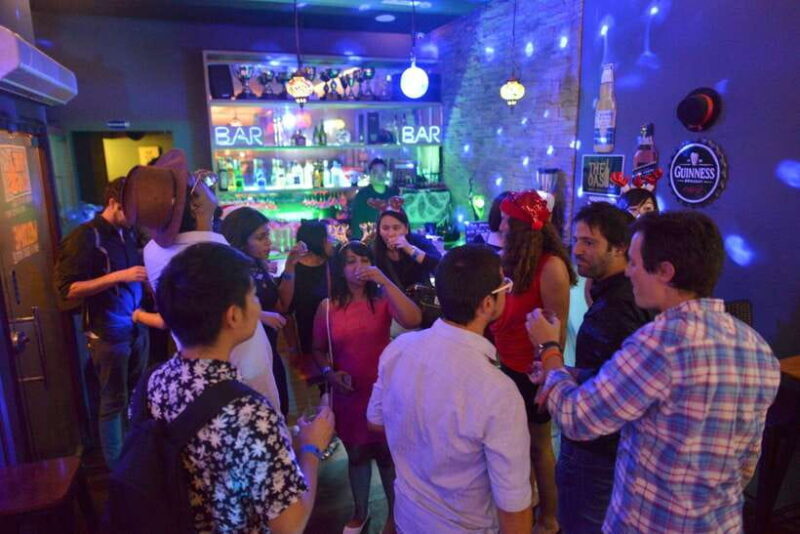 Singapore Pub Crawl - Party like a Local - Authenticity and Value for Money