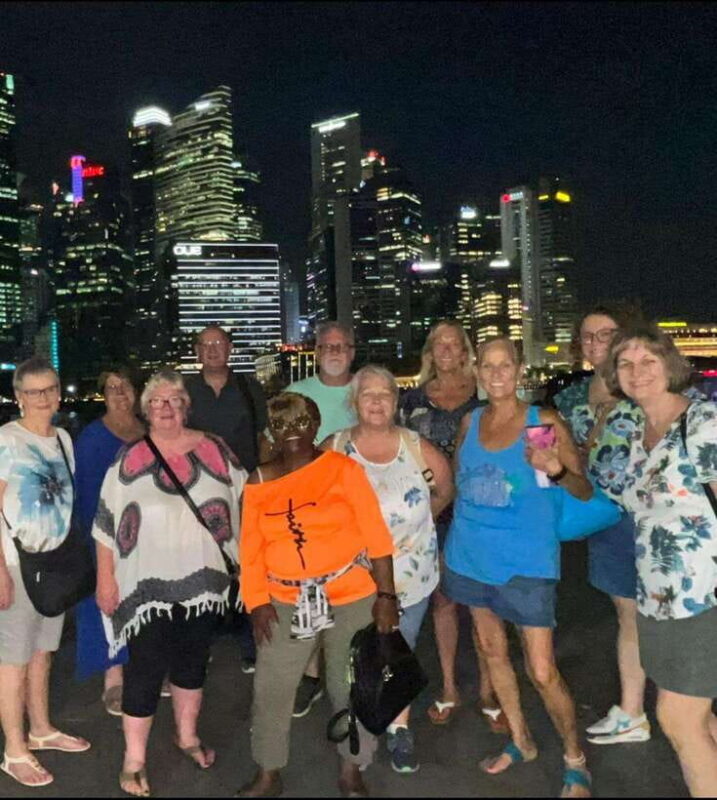 Singapore: River Cruise and Merlion Park Guided Tour - Transportation, Duration, and Group Size