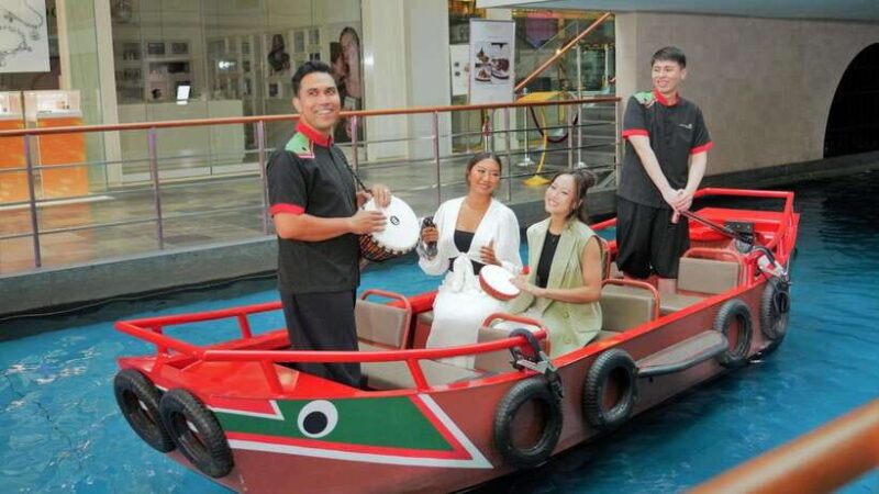 Singapore: Sampan Boat Ride Ticket at the Marina Bay Sands - The Itinerary in Detail