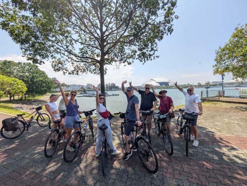 Singapore: Sunset Bike Tour with Hawker Food Experience - Key Points