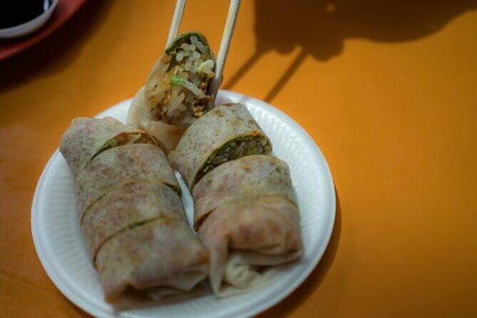 Singapore Walking Food Tour With Secret Food Tours - Guides, Atmosphere, and Extras