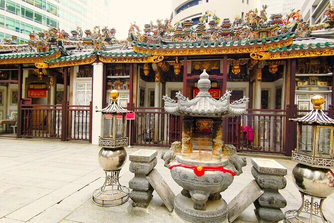 Singapore's Historic Chinatown Walking Tour with Lunch - Authentic Experiences and Insights