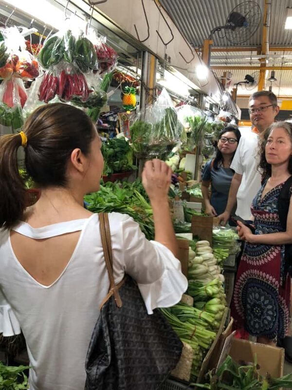 Singapore's Secret Eats: A Hidden Food Tour - A Deep Dive into the Experience