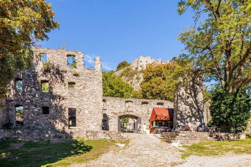 Singen: Guided tour of the Hohentwiel fortress ruins with a castle researcher - Key Points