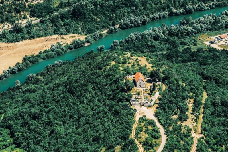Sinj: Panoramic Flight over Peruca Lake and Dinara mountain - Key Points