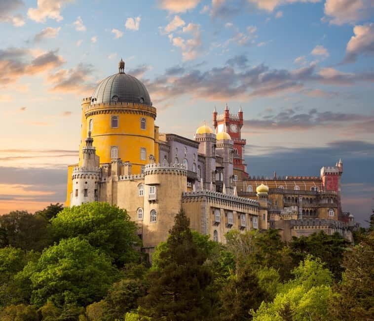 Sintra Hike: Past palaces and hidden paths. - The Storytelling Element and Authentic Atmosphere