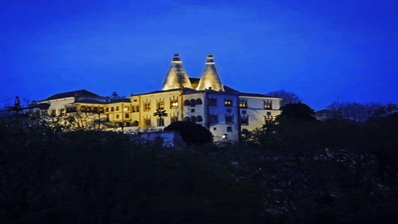 Sintra: Private Palaces, Moorish Castle, and Roca Cape Tour - Lunch Break (Optional)