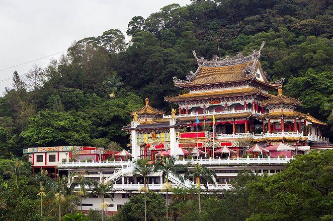 Sip & Savor: Maokong Tea & Shenkeng Stinky Tofu Private Day Tour - Frequently Asked Questions