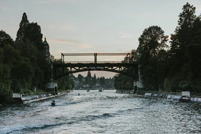 Sip & Sunset - Seattle Wine and Sights Cruise - Key Points