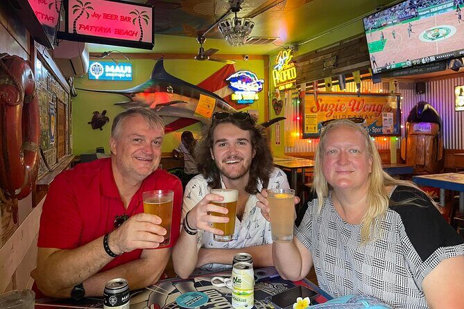 Sips & Secrets of Hawaii Pub Crawl - What to Expect on the Sips & Secrets of Hawaii Pub Crawl