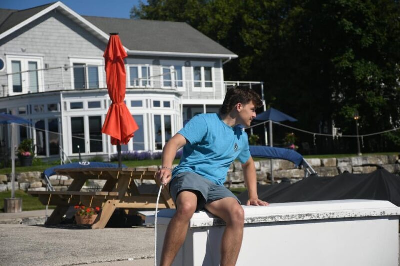 Sister Bay: 25' Pontoon Rental - Key Points