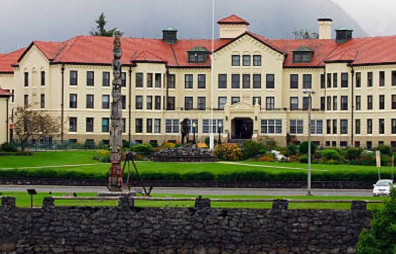 Sitka: Totem Poles, Raptor Centre, & Fortress of Bears Tour - An Honest Look at the Experience
