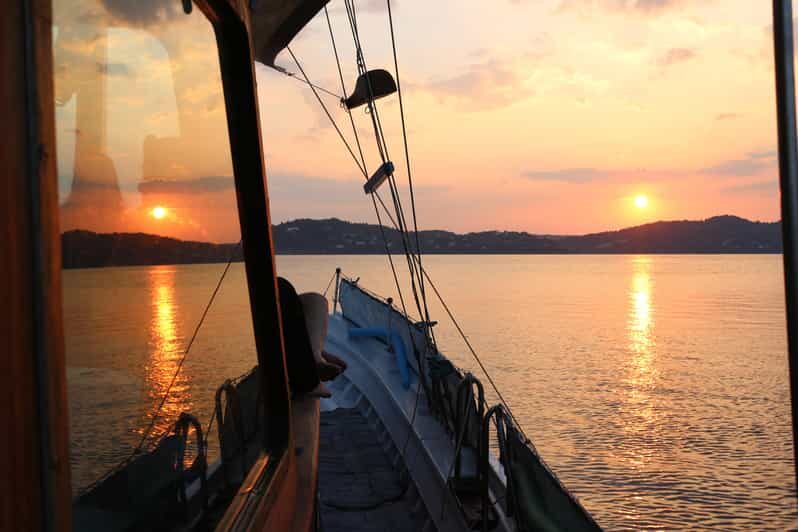 Skiathos: Boat Cruise with Dinner & Sunset Viewing - Exploring the Skiathos Boat Cruise with Dinner & Sunset Viewing