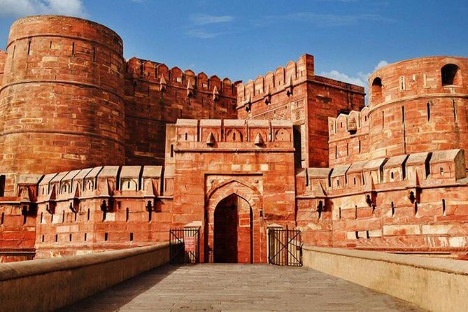 Skip-the-Line: Agra Fort Entrance Ticket with Guided Tour - An Informed and Engaging Guided Tour