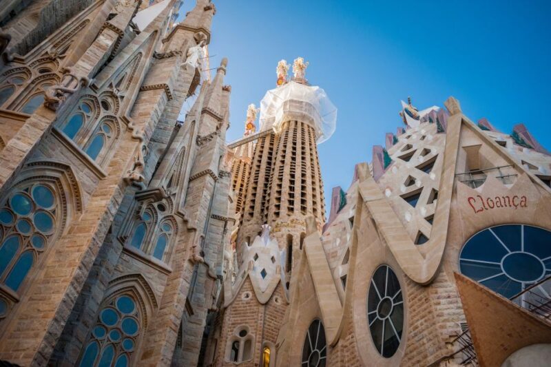 Skip-the-Line Barcelona & Montserrat Tour with Pick-up - An Introduction to the Tour Experience
