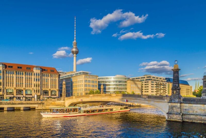Skip-the-line Boat Cruise and Berlins Old Town Guided Tour - Key Points