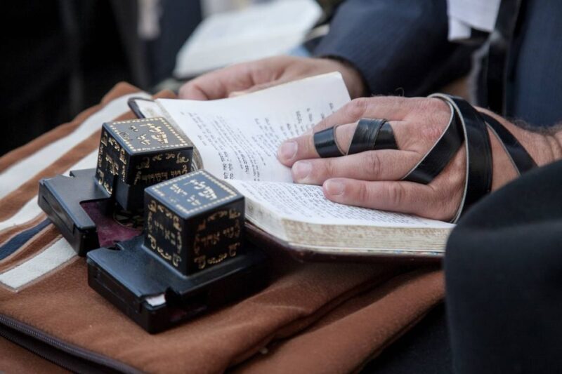 Skip-the-line Great Synagogue and Jewish Museum Private Tour - Key Points