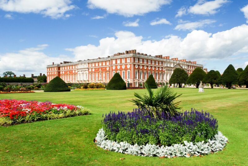 Skip-the-line Hampton Court Palace from London by Car - A Step-by-Step Breakdown of the Itinerary