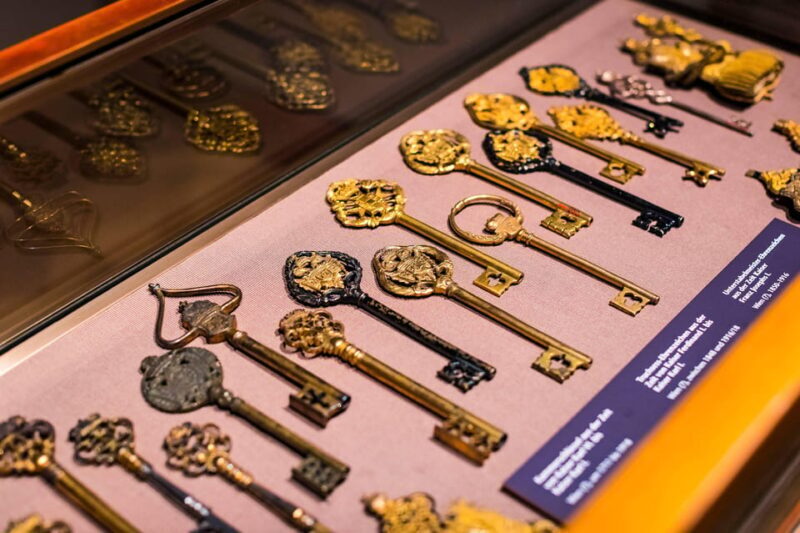 Skip-the-line Imperial Treasury Vienna Private Guided Tour - The Treasure Collection