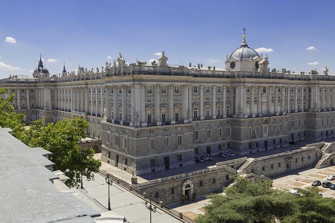 Skip-the-line Madrid Royal Palace with tapas tasting & Retiro Park - The Tapas Experience