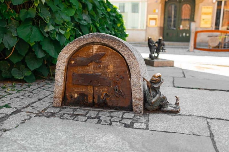Skip-the-line National Museum and Old Town Private Tour - The Walking Tour of Wroclaw’s Old Town