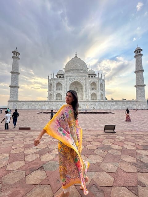 skip the line taj mahal tour with private tour guide - The Sum Up