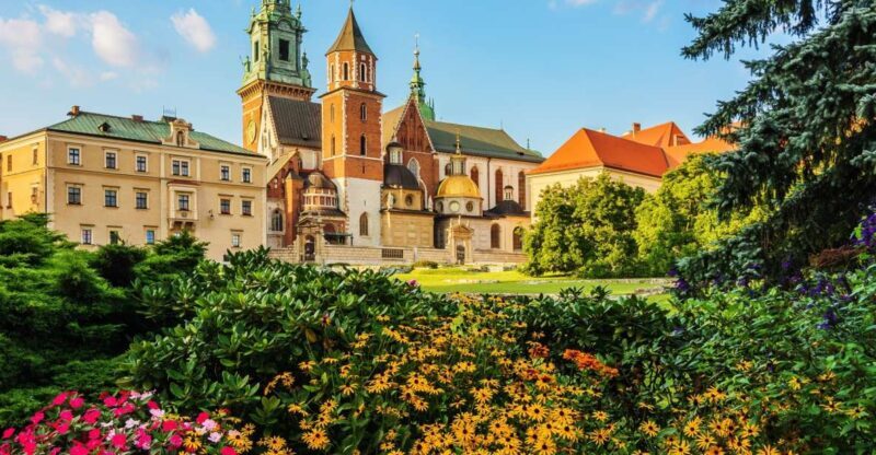 Skip the Line Wawel Castle Chambers Small Group Tour - Visiting Wawel Cathedral and Royal Treasury