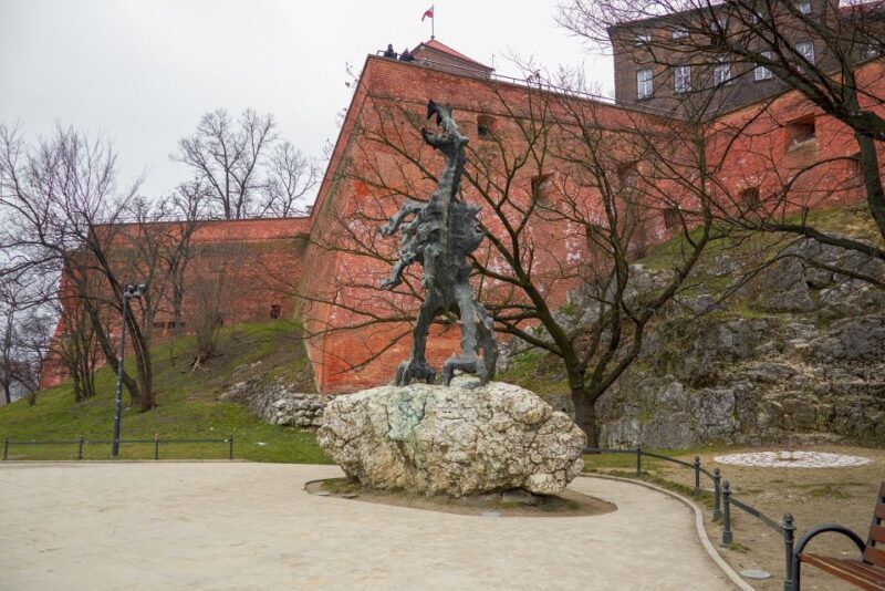 Skip the Line Wawel Castle Chambers Small Group Tour - What is Included and What to Keep in Mind