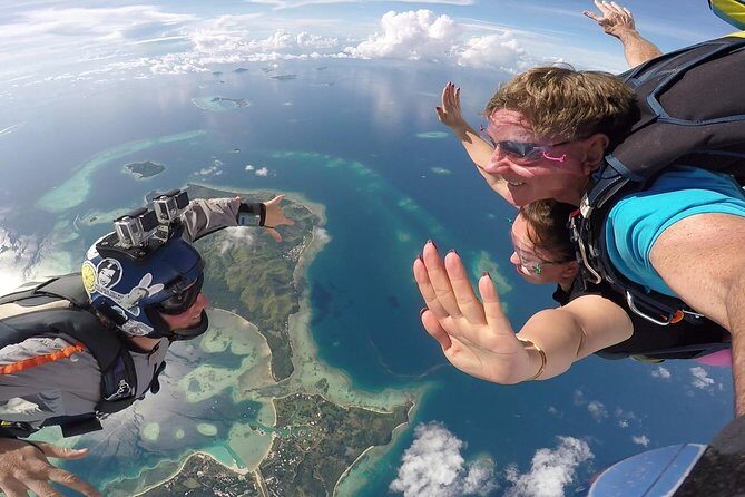 Skydive Fiji Radical 10000ft Tandem Jump (30 seconds free fall) - The Landing and Post-Jump