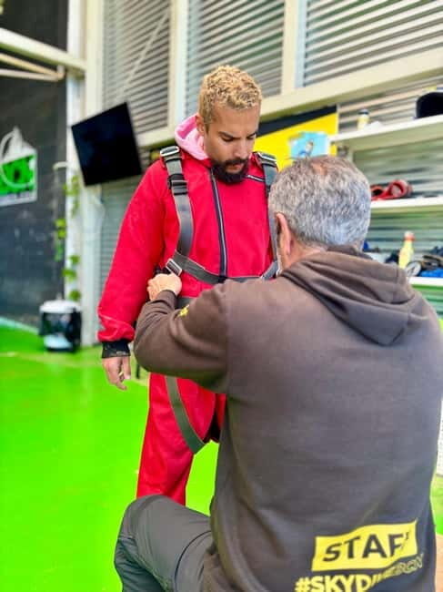 Skydive Over Barcelona 13,000ft Tandem Jump + Transport - Who Will Love This Experience?
