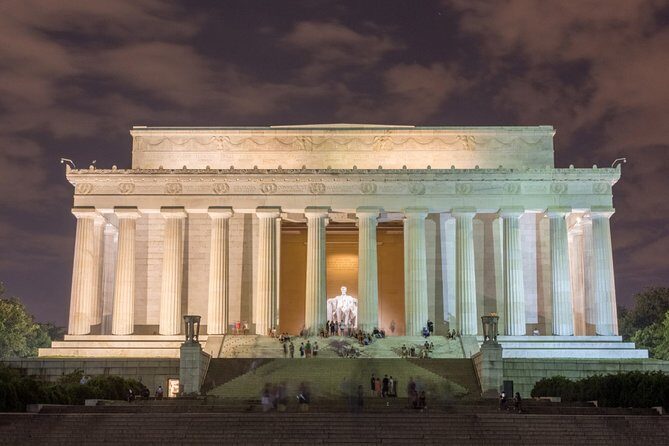 Small Group D.C. Memorial & Changing of the Guard Tour - Price and Value