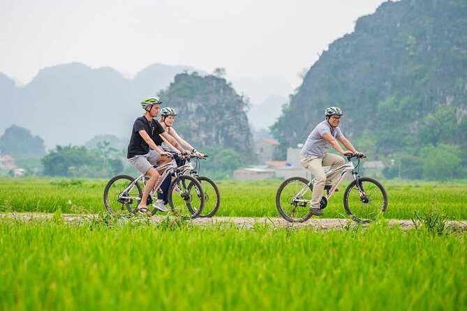 Small-Group Day Tour: Tam Coc Boat Ride, Visit Hoa Lu & Mua Cave - Detailed Breakdown of the Itinerary