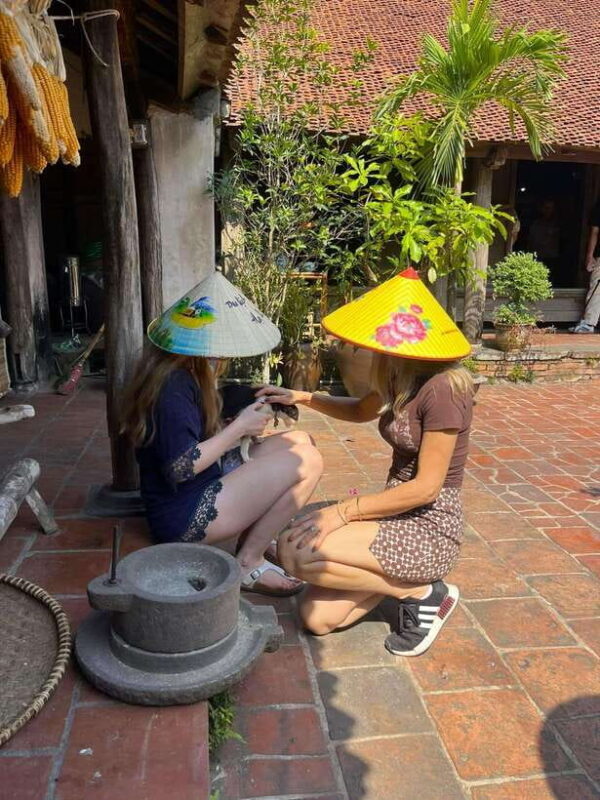 Small Group Discover the best of Duong Lam Ancient Village - Key Points