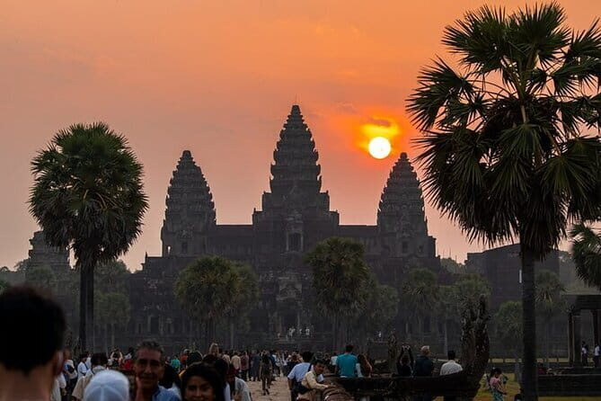 Small Group Explore Angkor Wat Tour with Guide from Siem Reap - Practical Details & Tips