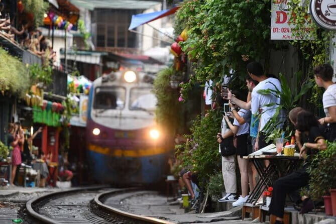 Small group Hanoi Street Food Tour with visit Train Street - Key Points