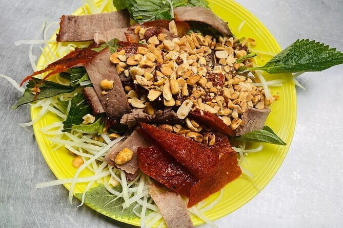 Small group Hanoi Street Food Tour with visit Train Street - Exploring Hanoi’s Street Food Scene