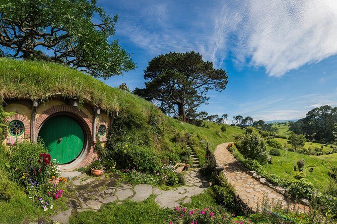 Small-Group Hobbiton Tour from Auckland with Party Marquee Lunch - Return and Reflection: A Well-Organized Day