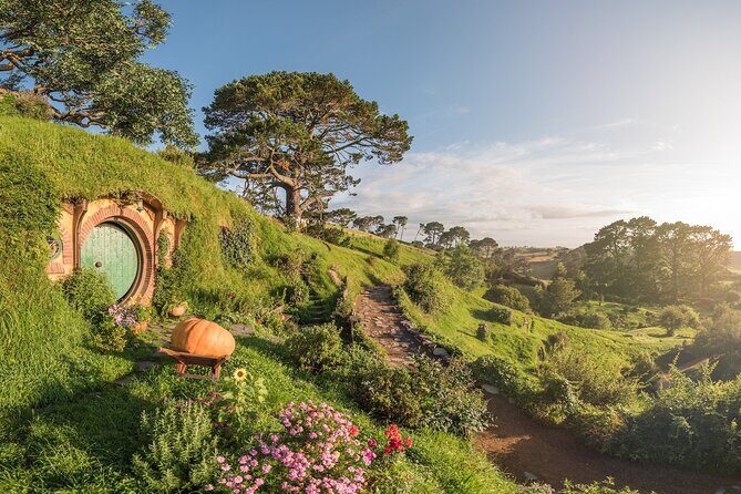 Small Group Luxury Hobbiton Tour incl. Lunch From Auckland - FAQ