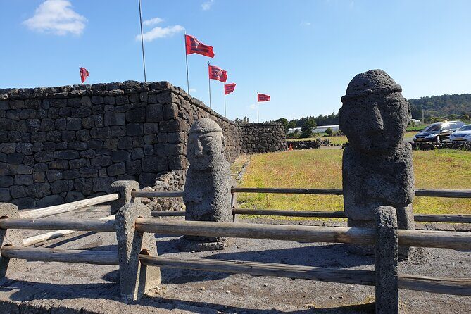Small group Private Taxi Tour DAY experience in Jeju island - Gwangchigi Beach & Seogwipo Market: Capturing the Finale