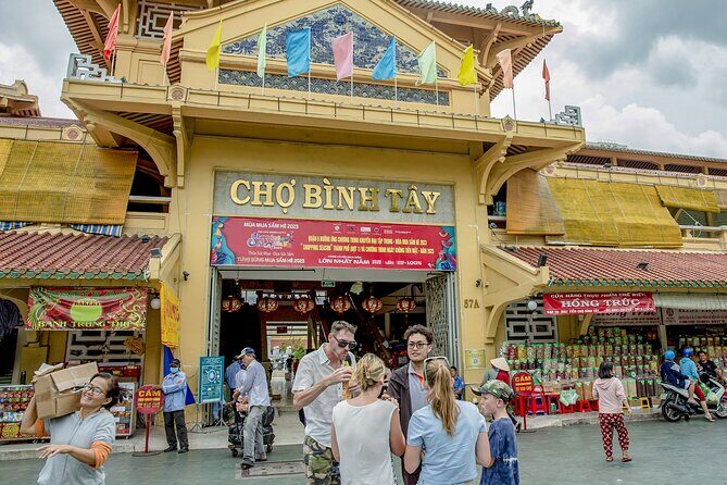 Small-group Saigon City Tour: 1-day Must-See Icons & Cyclo Ride - Food and Refreshments: Value and Quality