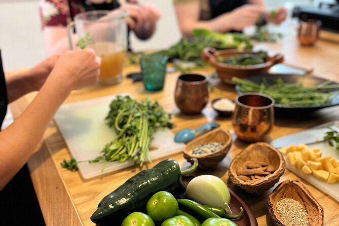 Small Group Salsa and Tortillas Class in La Condesa - A Practical Look at the Small Group Salsa and Tortillas Class in La Condesa