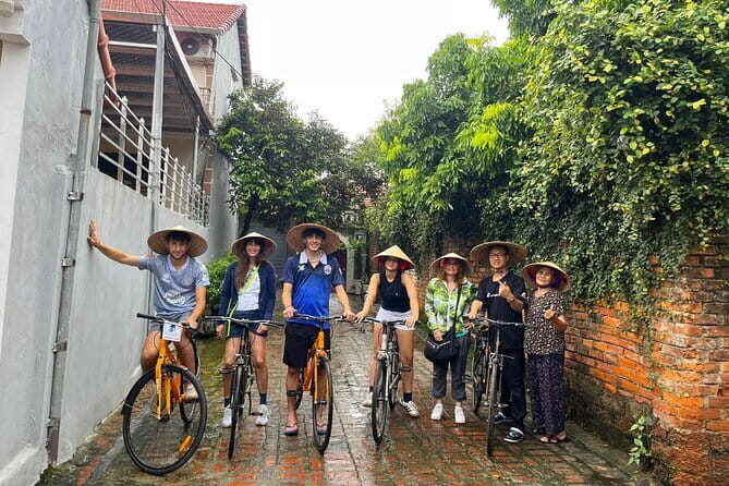 Small Group Tour Discover the best of Duong Lam Ancient Village - Value for Money