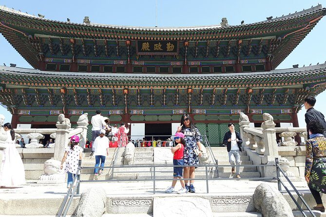 Small Group Tour: Seoul Tour by Subway Line 2 - Circular Line - A Closer Look at the Seoul Subway Line 2 Circular Tour
