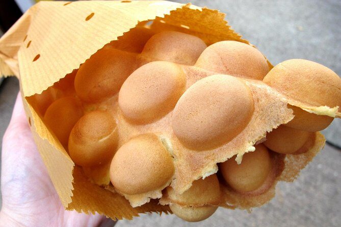 Small-Group Tour: The best bites of Hong Kong Island - The Cultural Touchpoints: Blue House and Pak Tai Temple