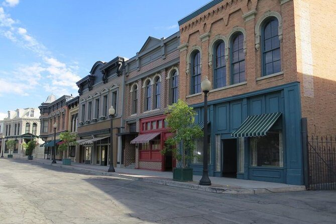 Small-Group Warner Bros and Hollywood Tour from Anaheim - A Complete Exploration of the Day