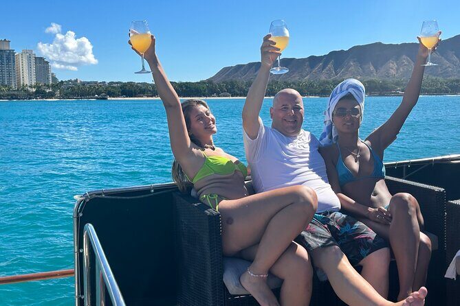 Small-Group Whale Watching Cruise on a Waikiki Motor Yacht - What We Like About This Experience