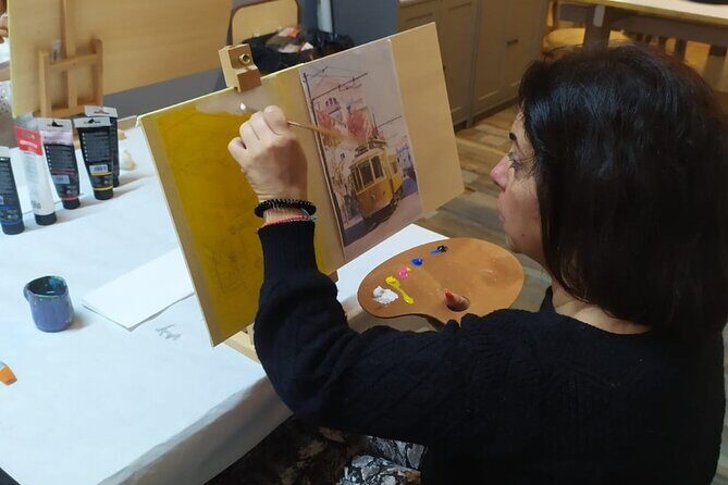 Small Painting Group with a Local Artist in Porto - The Porto Landscape: Inspiration and Techniques